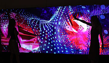 ›living surface - beyond HD‹ - interactivity on megapixel displays